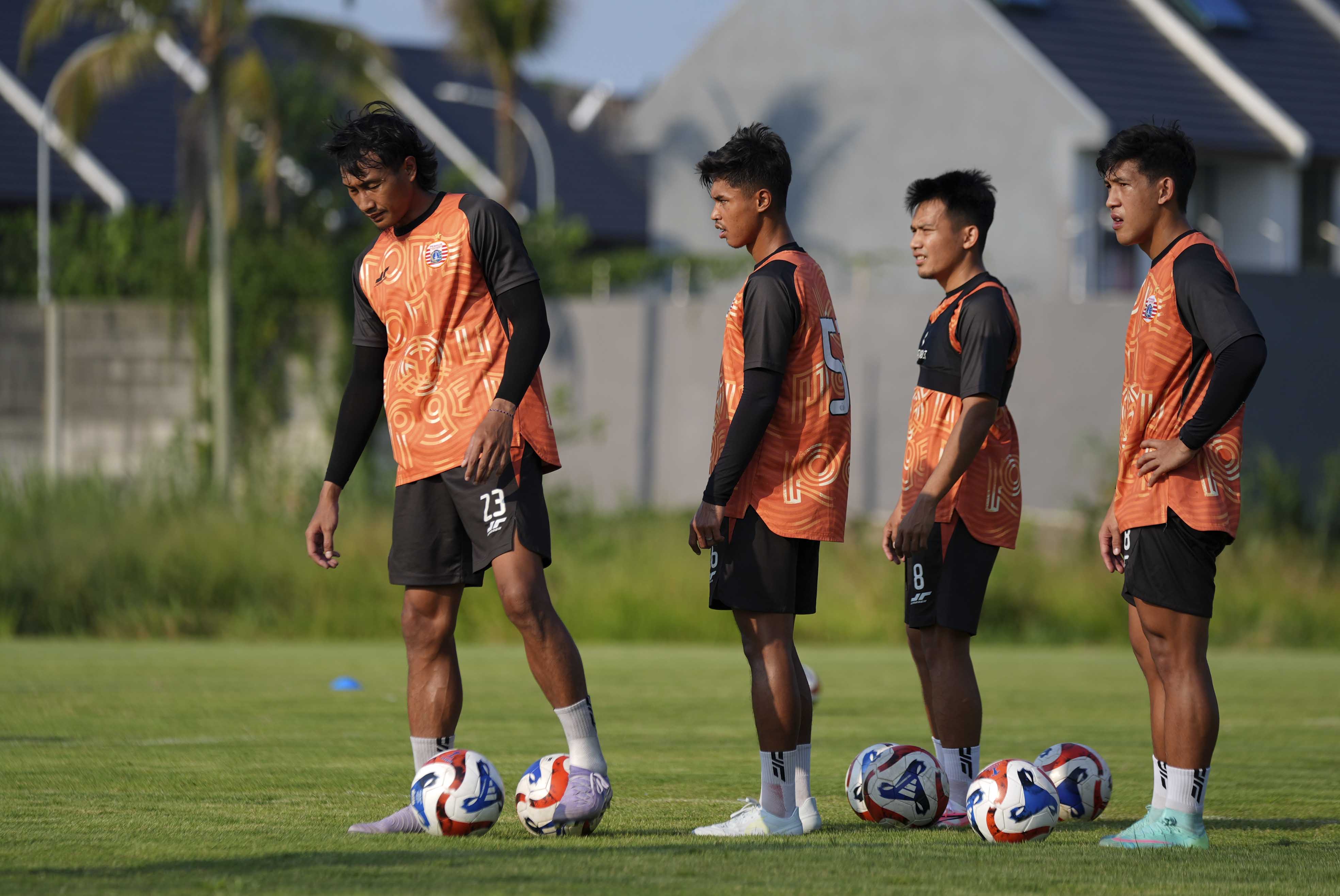 REVIEW PERSIJA VS PERSIB: HARUS TERUS PERBAIKI DIRI