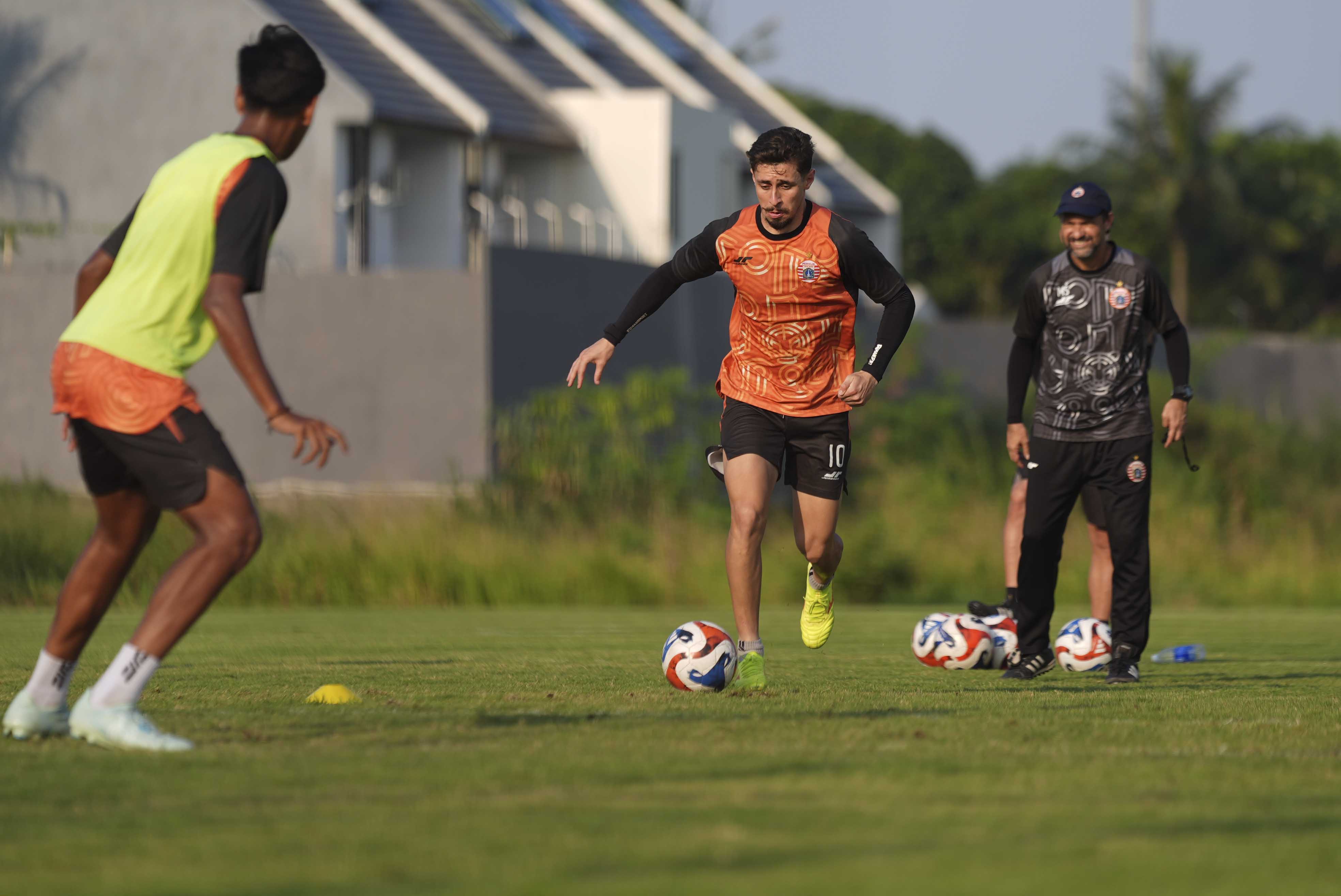 JERSEY BARU PERSIJA: CENTURY OF GLORY TERBANG BERKELILING JIS